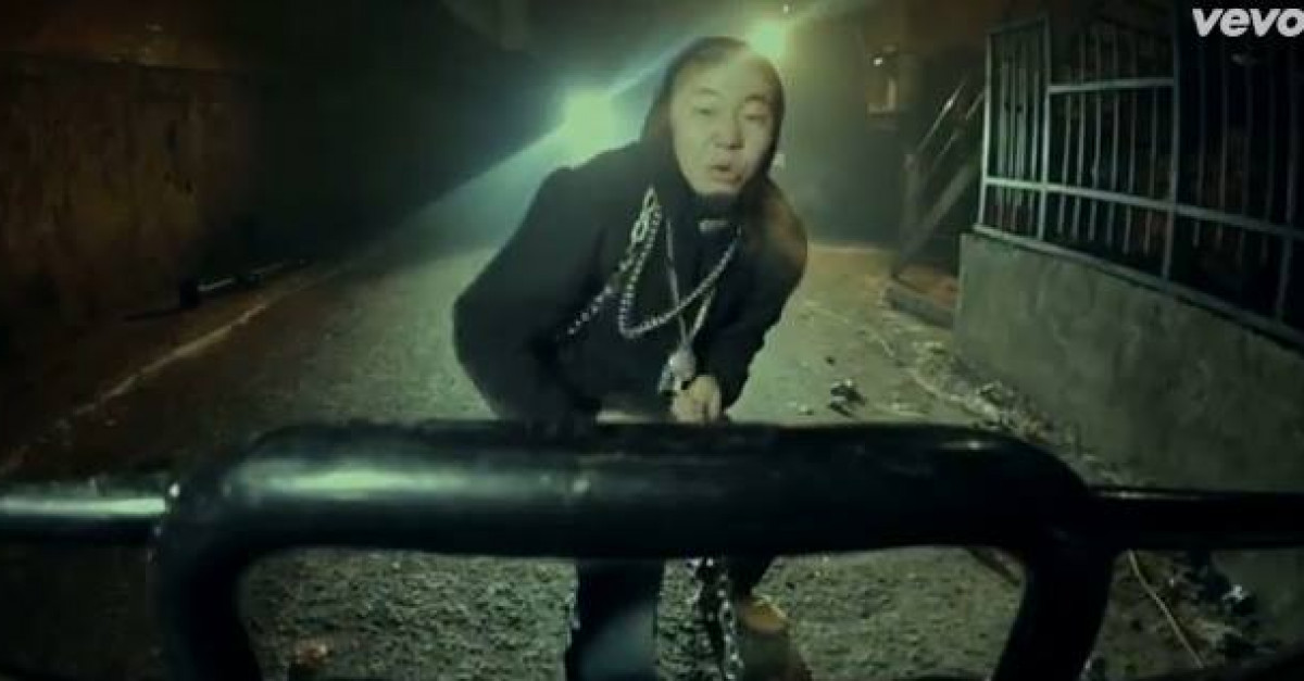 Рэппэр Gee: Шинэ уран бүтээл "Хэн бэ" дууны клип · Dorgio.mn