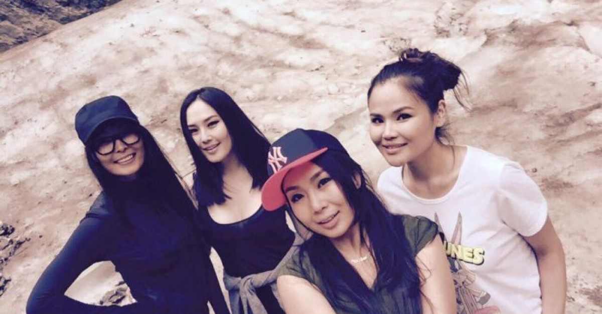 Урлагийн бүсгүйчүүд "Ёлын аманд" амарч явна · Dorgio.mn