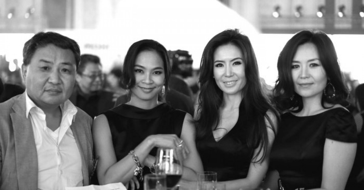 Залуусыг хол хаясан сайд М.Зоригт · Dorgio.mn