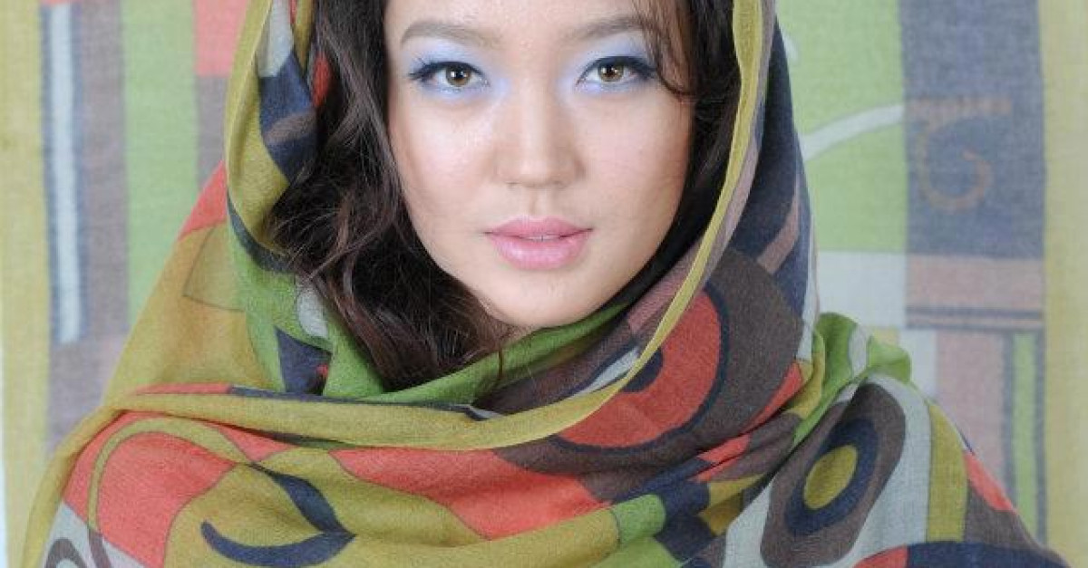 Олны хараанаас хол мисс Б.Буджаргал · Dorgio.mn