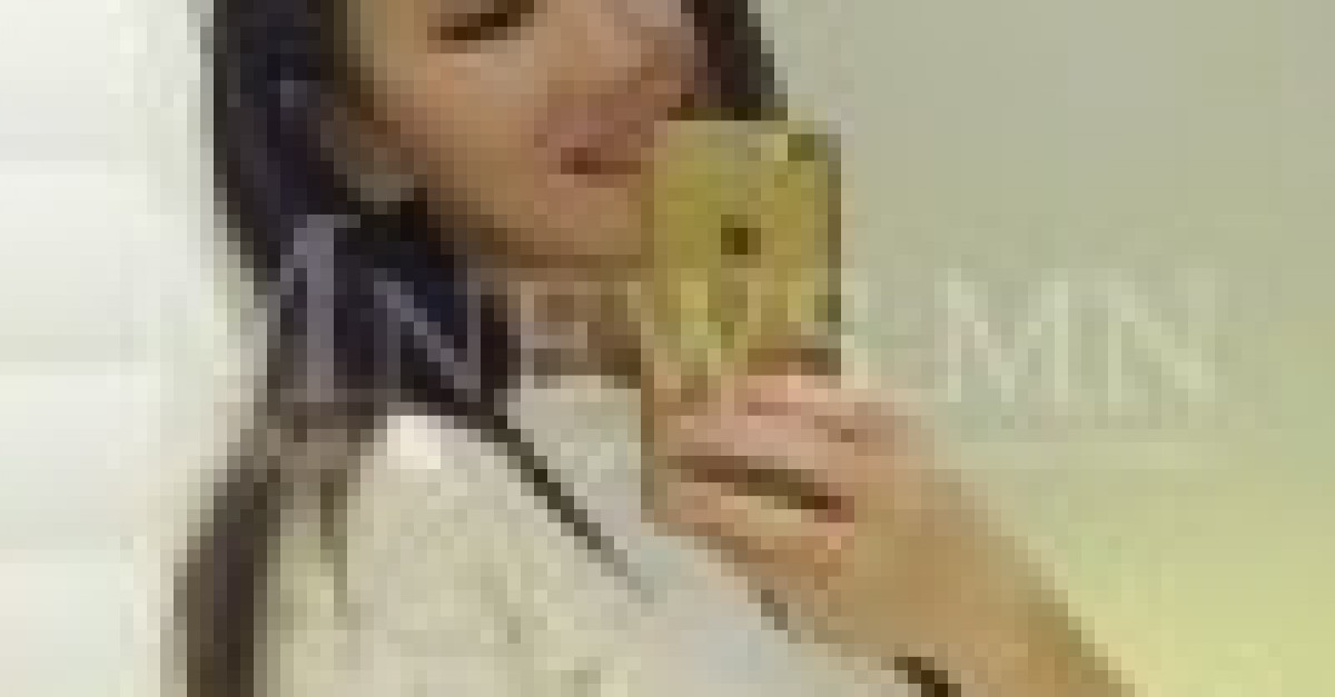 Жүжигчин А.Туяа дахин хагас нүцгэн зургаараа шуугиуллаа · Dorgio.mn