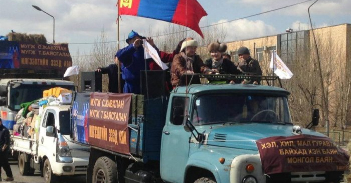 МУГЖ С.Жавхлан, Т.Баясгалан нар хэлсэн амандаа хүрч хандиваа хүргэхээр хөдөллөө · Dorgio.mn