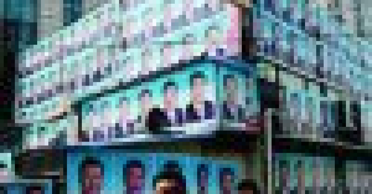 Байшингаа нураалгахгүйн тулд Ши даргын зургаар битүү бүржээ · Dorgio.mn