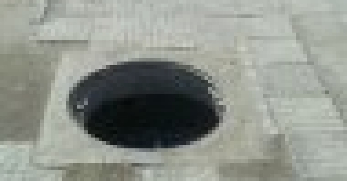 Таглаагүй орхисон траншейны нүхэнд хүүхэд унаж энджээ · Dorgio.mn