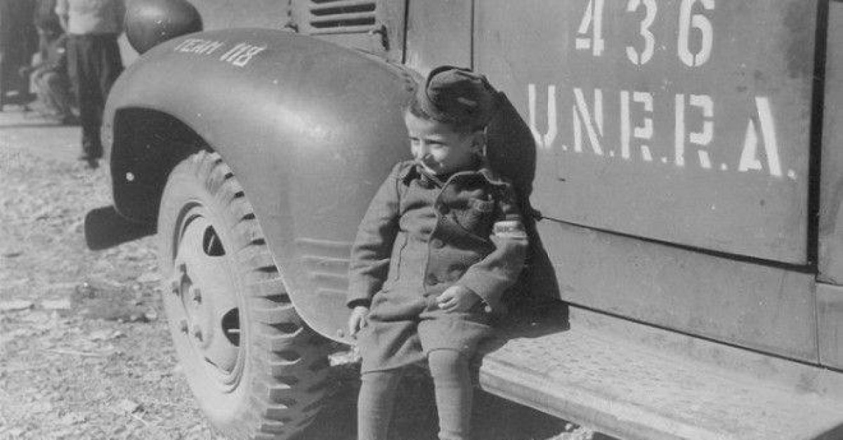 Юзеф Янек Шляйфтайн хүүгийн амьдралаас сэдэвлэн "Life Is Beautiful" киног бүтээж байжээ · Dorgio.mn