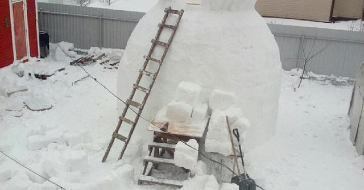 Аварга том цасан хүн хийжээ · Dorgio.mn