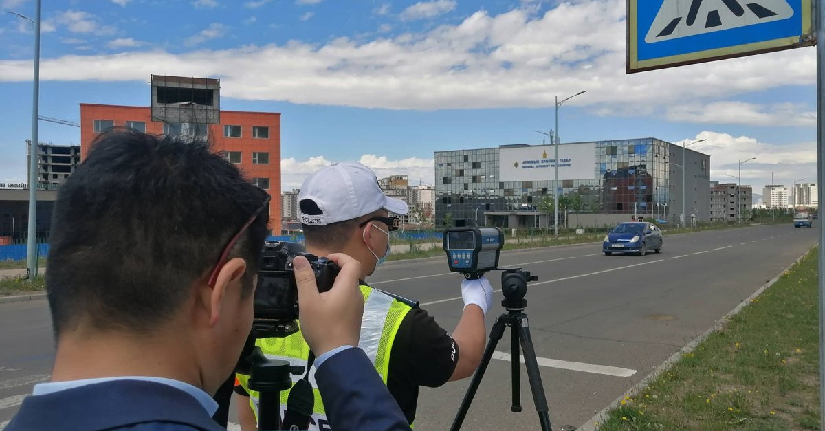 Хан Уул дүүрэг дэх цагдаагийн газрын замын цагдаагийн хэлтсээс иргэд
