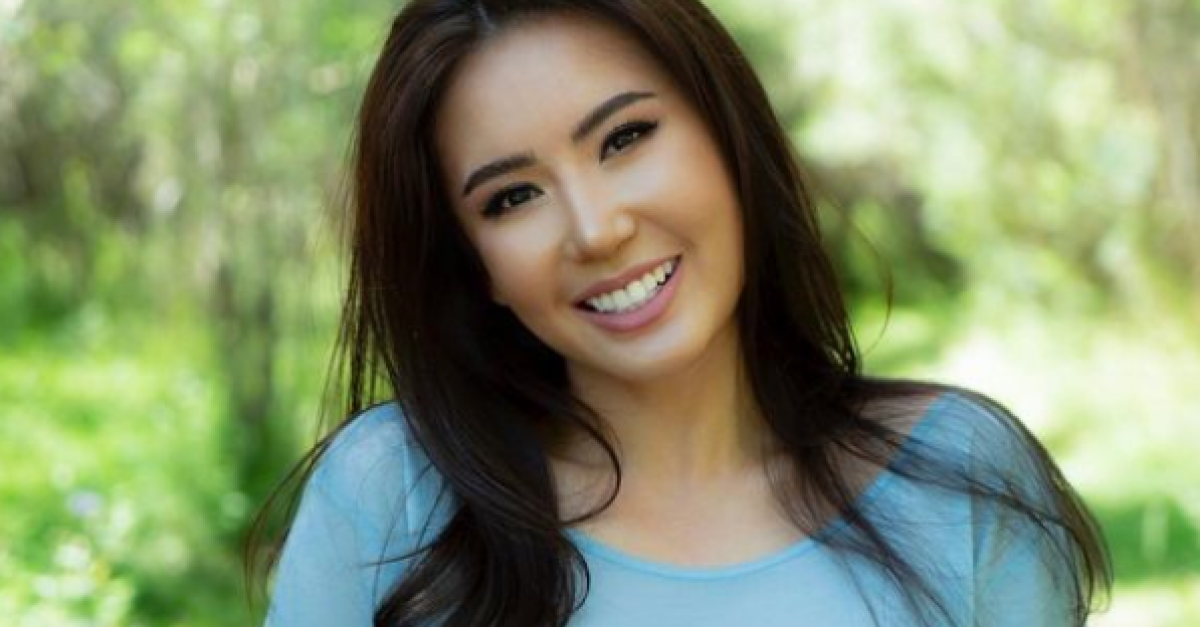 Дуучин Г.Сүндэрмаа хөлсөө дуслуулсаар явна · Dorgio.mn