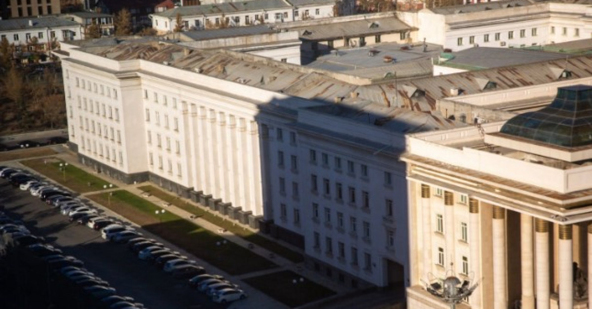 Засгийн газрын авто баазыг 100 автомашинтай 105 ажилтантай, төсвөөс санхүүждэггүй байгууллага ...