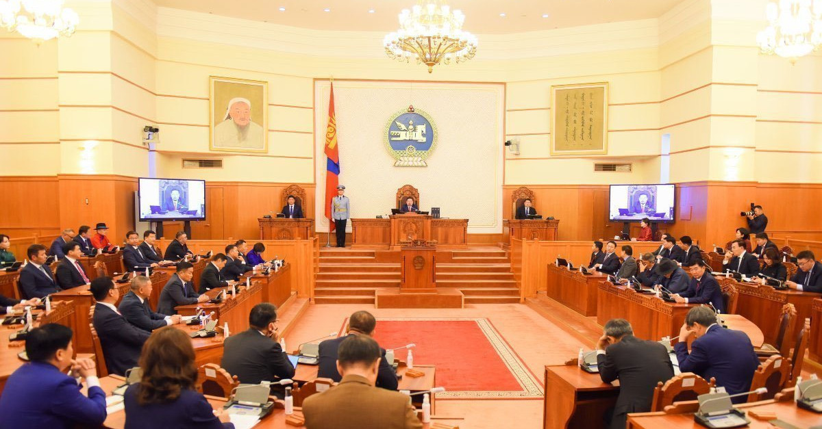 Үндсэн хуулийн өөрчлөлт ба тогтолцооны өөрчлөлт хийх асуудал оны төгсгөлд яригдаж эхлэв · Dorgio.mn