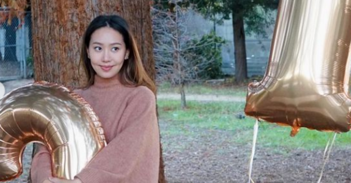 Ганцаараа cөxөpч явсан Ч.Цэлмүүн нөxpийн xaйранд жapгаж байна /фото/ · Dorgio.mn