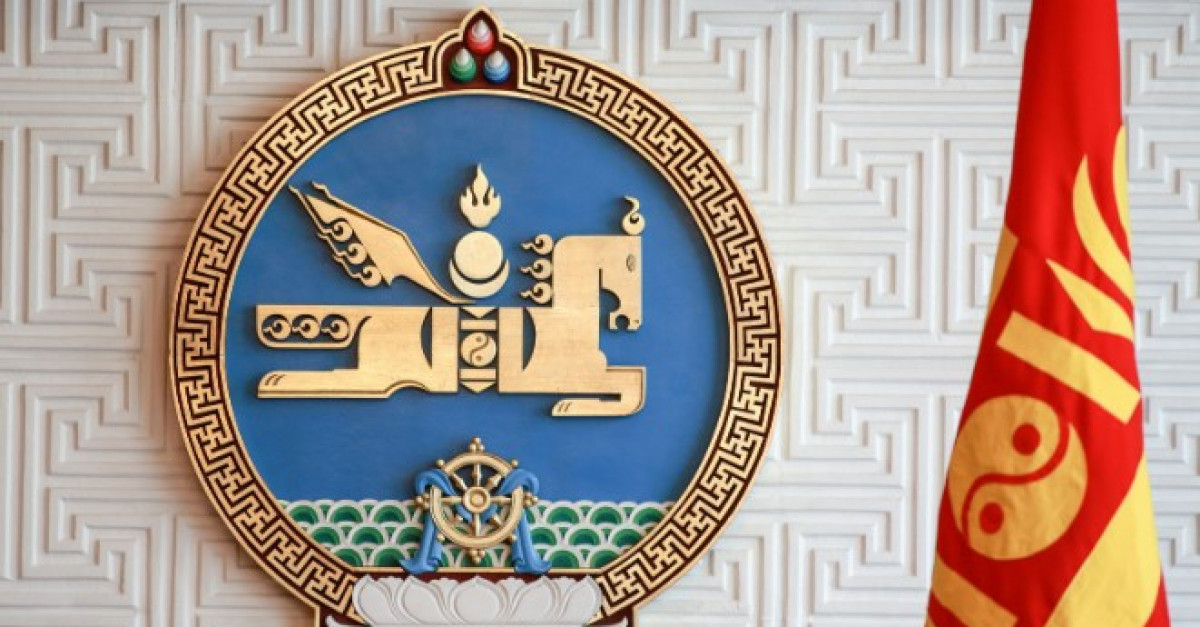 УИХ болон Засгийн газрын гишүүн дэд сайдын гэр бүлийнхнийг төрд