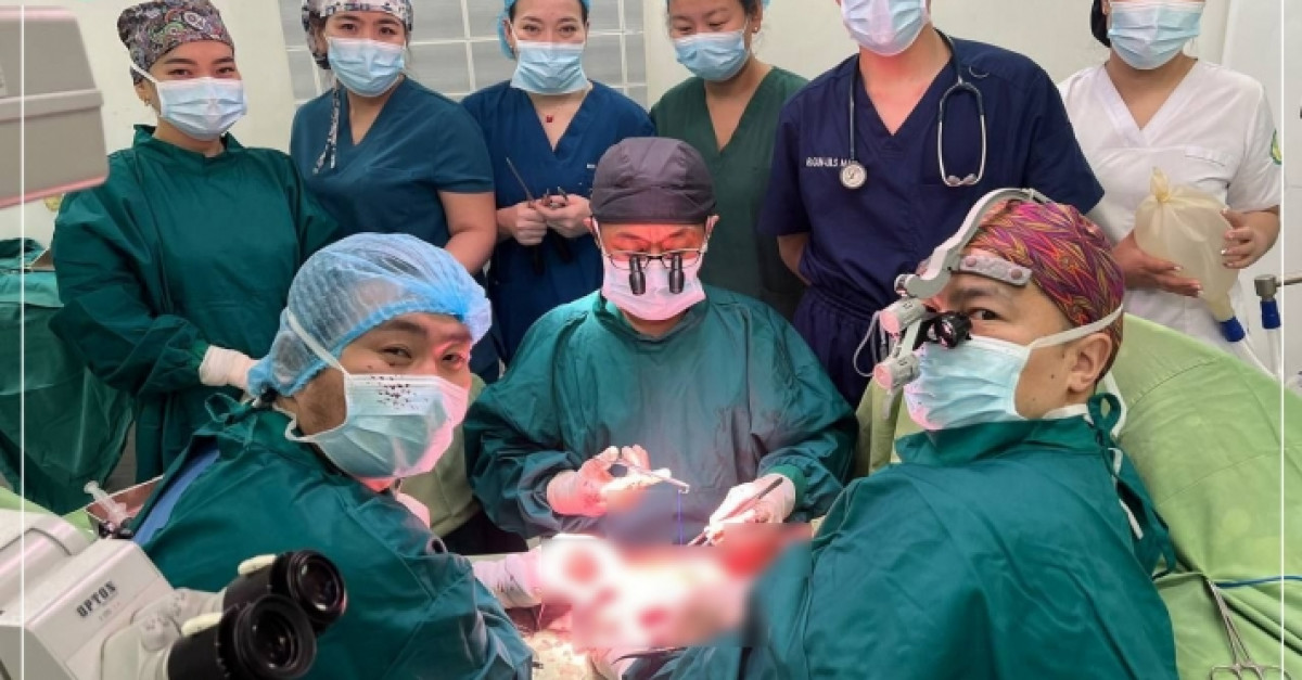 ГССҮТ-ийн эмч нар бүрэн тасарсан мөчийг эргүүлэн залгах 200 дахь мэс заслаа амжилттай хийлээ ...