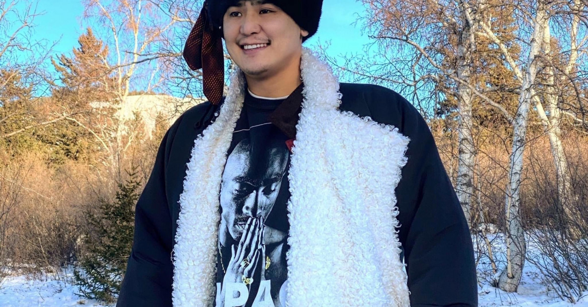 Сагсан бөмбөгчин Т.Санчир make-up artist эмэгтэйтэй “амраглаж” байгаад гардуулсан гэв үү · Dorgio.mn