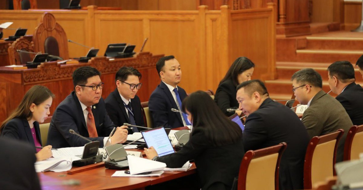 Сонгуульд нэр дэвших эмэгтэйчүүдийн квотыг 40 хувь болгох саналыг УИХ дэмжив · Dorgio Mn