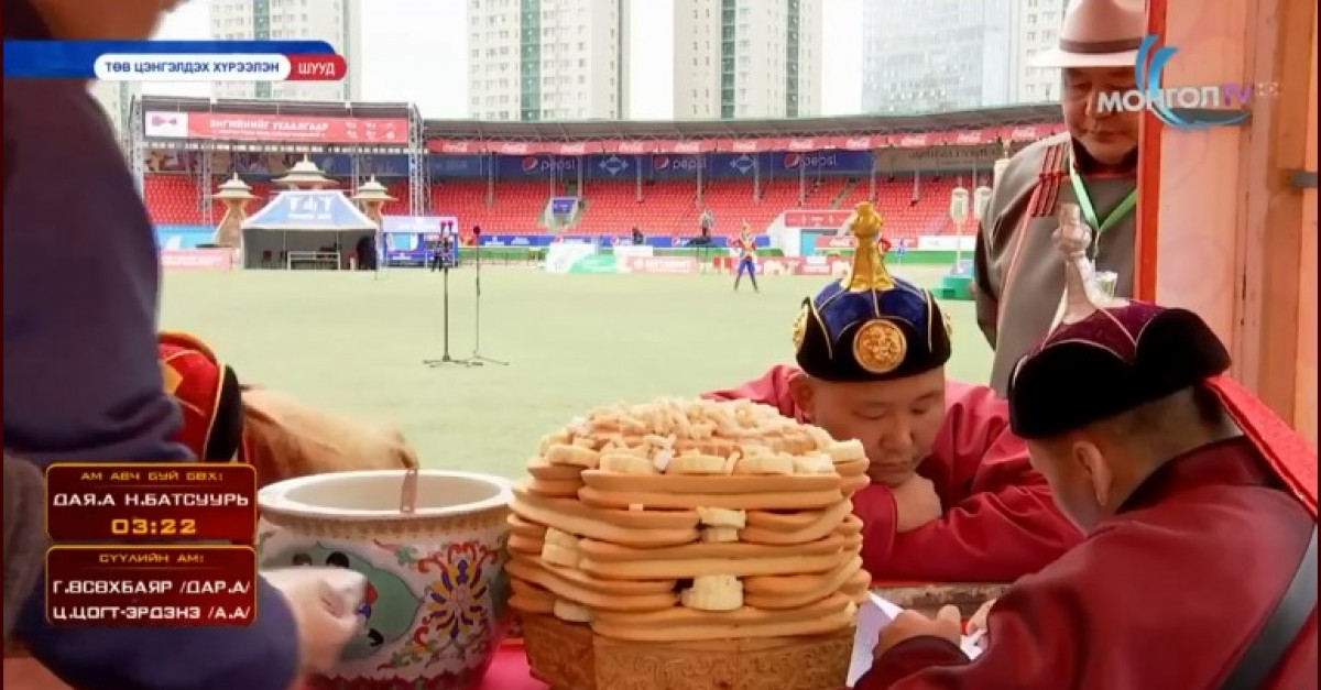 Бөхчүүд ам авахдаа хувийн утас болон харилцаа холбооны хэрэгсэл ашиглахгүй · Dorgio.mn