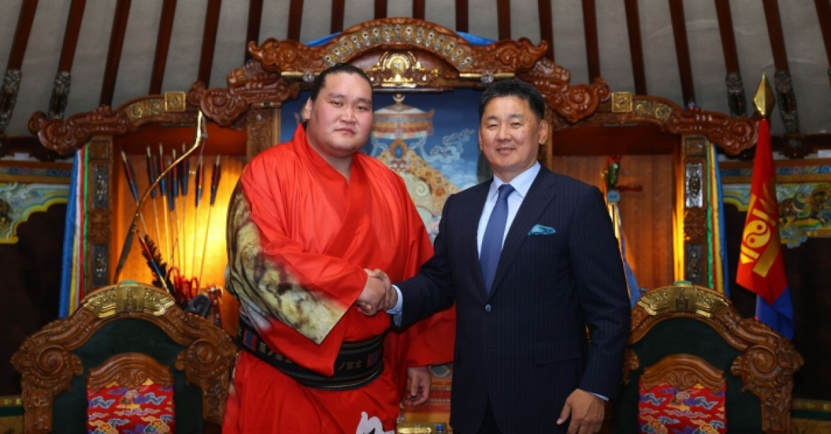 Ерөнхийлөгч У Хүрэлсүх их аварга Тэрүнофүжи Г Ган Эрдэнийг хүлээн авч уулзлаа · Dorgio Mn