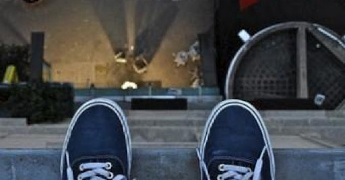 Байрны долдугаар давхрын цонхноос үсрэх гэж байсан эмэгтэйг аварчээ · Dorgio.mn