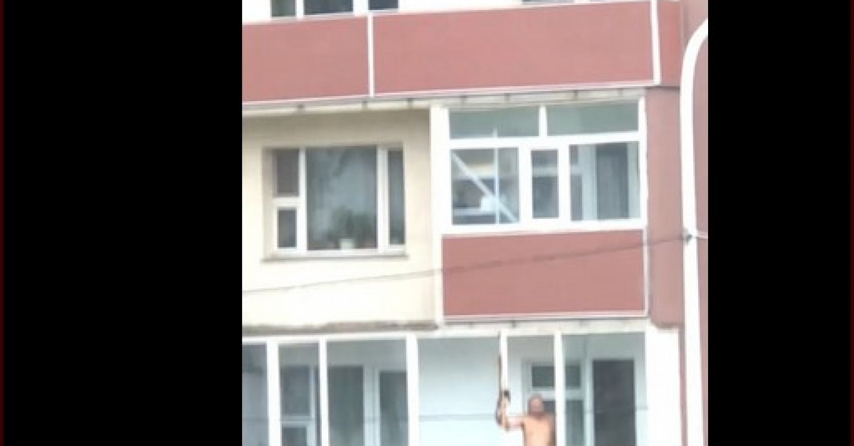 Байрныхаа тагтнаас гал нээсэн иргэнийг шалгаж байна · Dorgio.mn