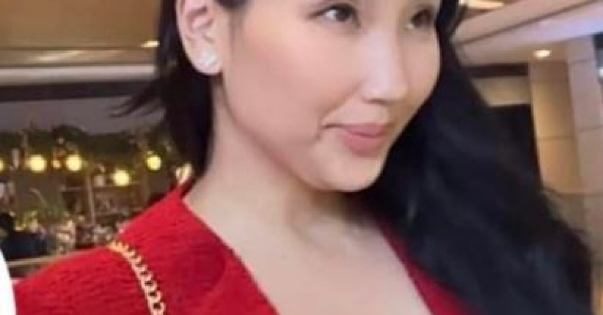 Сүнээ "орой нөхрийгөө ирэхээр ховлоно доо" гэв · Dorgio.mn