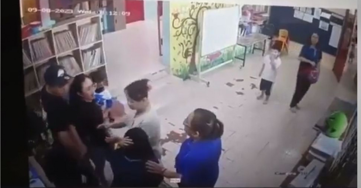 Малайз улсын хүүхэд асрах төвд болсон явдал CCTV камерт үлдсэн байна · Dorgio.mn