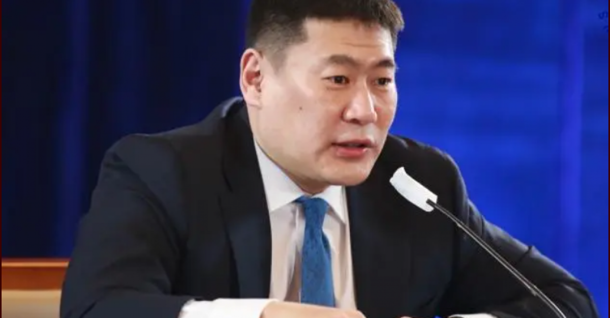 Л.Оюун-Эрдэнэ “төв”-тэй одоогийн улс төрийн адал явдлууд · Dorgio.mn