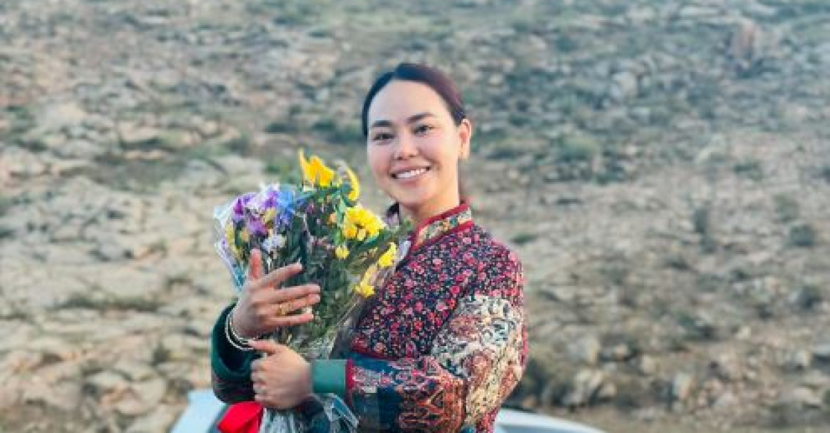 Дуучин А.Түмэн-Өлзий сүй тавьжээ · Dorgio.mn