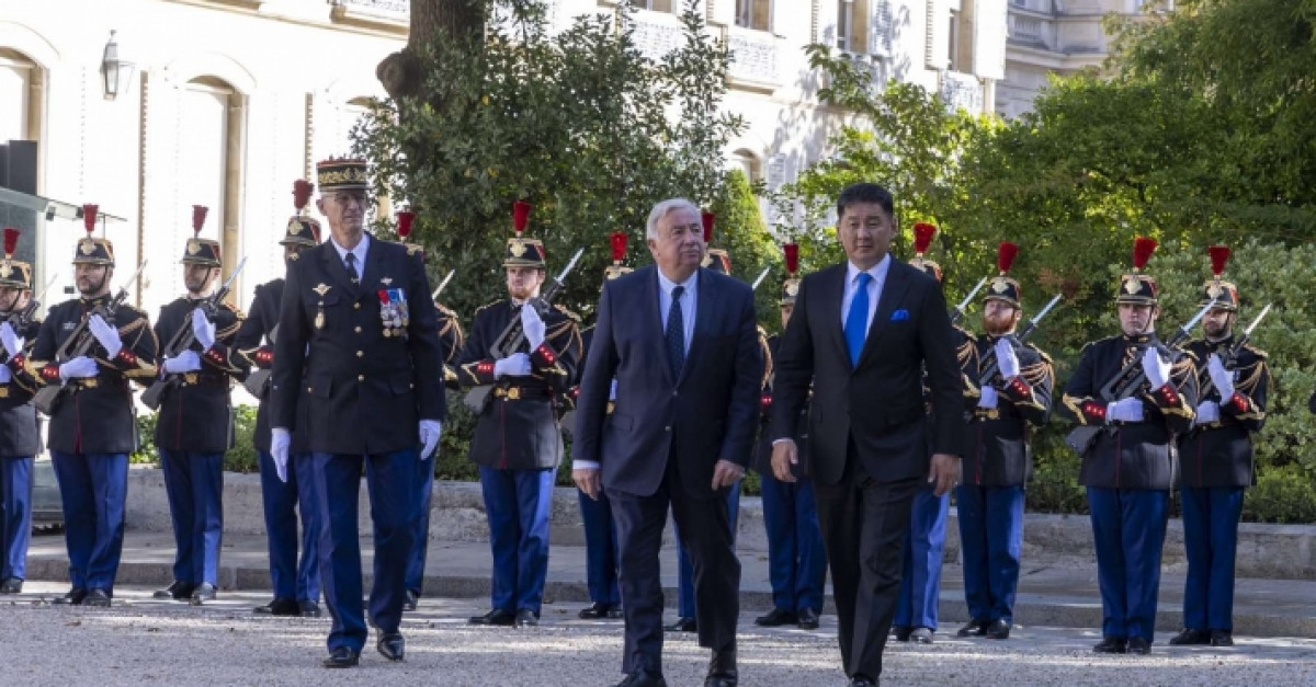 Ерөнхийлөгч У Хүрэлсүхэд Бүгд Найрамдах Франц Улсын Сенатын Ерөнхийлөгч Жерар Ларше бараалхлаа