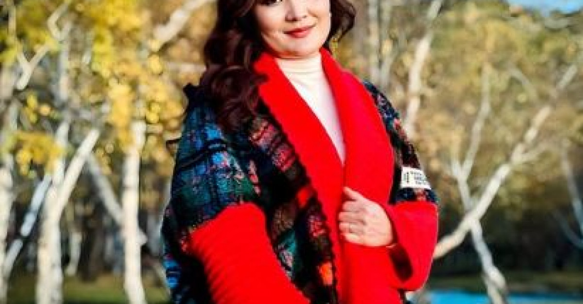 Дуучин Э.Чулуунчимэг хоёр жил клипээ хийлгэж чадаагүйдээ бухимдав · Dorgio.mn