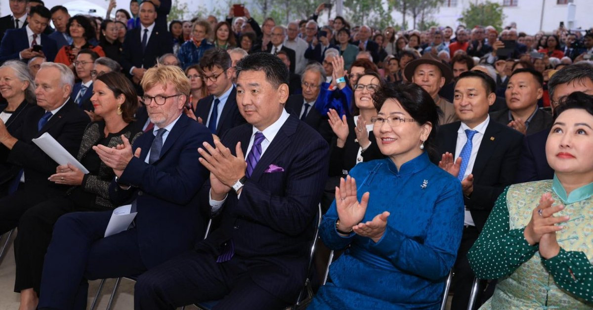 Ерөнхийлөгч У.Хүрэлсүхийн Франц Улсад хийсэн төрийн айлчлал өндөрлөв · Dorgio.mn