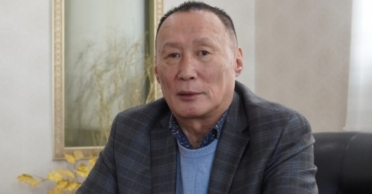 Б.Жаргалсайхан: Нохойн толгойг ширээнд тавивч шороон дээр · Dorgio.mn