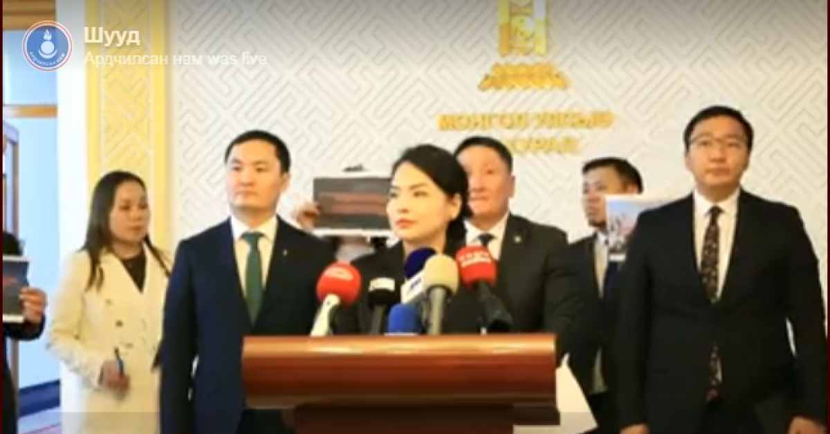 Дөрөв хоногт шатахууны нийлүүлэлтийг хэвийн болгоно гэж амласан Ж.Ганбаатар сайдыг огцруулах ...