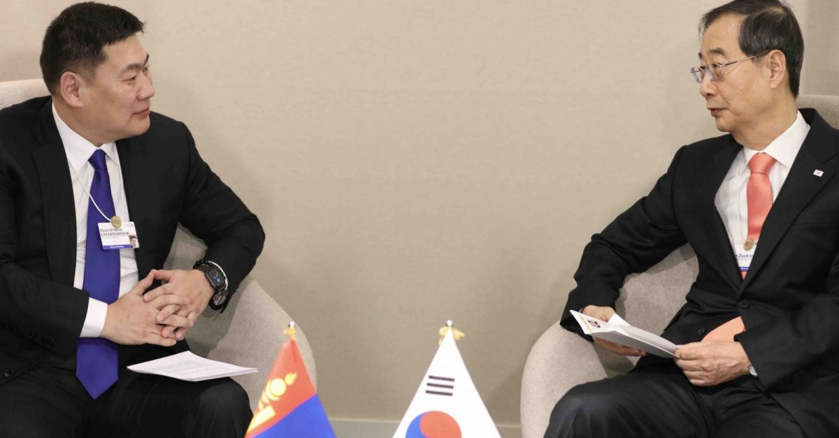 Ерөнхий сайд Л.Оюун-Эрдэнэ БНСУ-ын Ерөнхий сайд Хан Дог Сү-тэй уулзлаа · Dorgio.mn