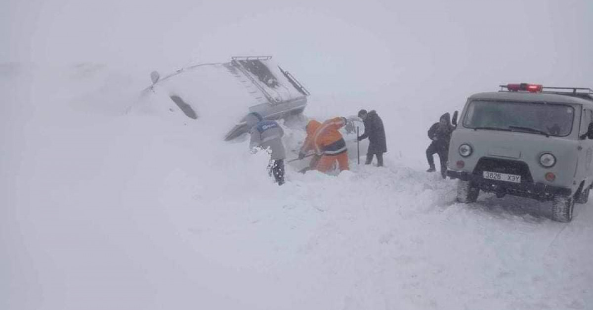 Цасанд суусан 21 машиныг татан гаргаж, 50 хүний аюулгүй байдлыг хангажээ · Dorgio.mn