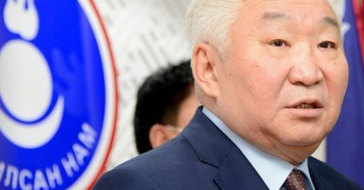 Э.Бат-Үүл: Монголын ардчилал “нохойн наадам” болж дууссаныг харлаа · Dorgio.mn