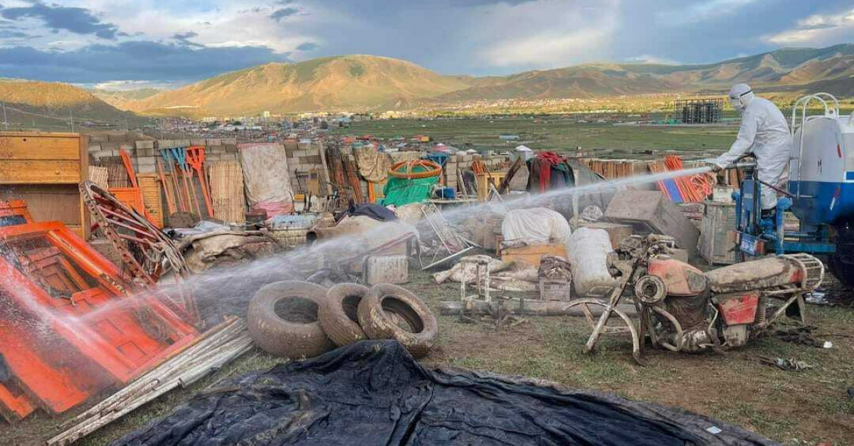 ФОТО: 48 өрхийн 42 гэрийг нүүлгэн шилжүүлж, ариутгал, халдваргүйжүүлэлт хийжээ · Dorgio.mn