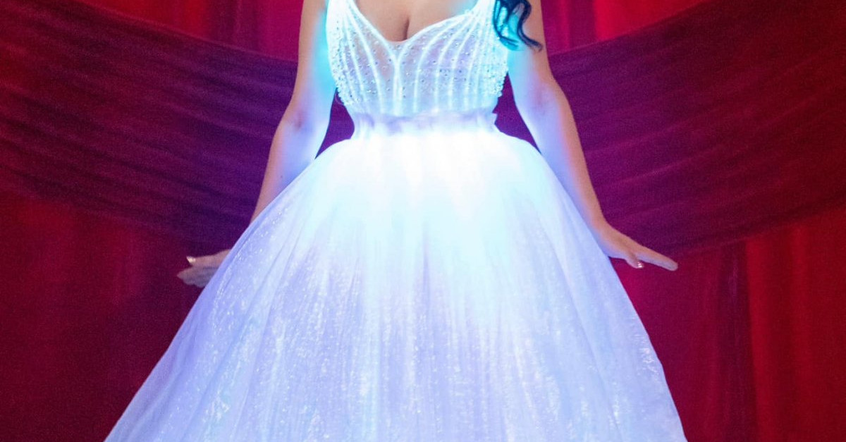 TUVZA брэнд бизнесмен Н.Балжмаагийн төрсөн өдрийн гоёлыг 1400 ширхэг болороор урлажээ · Dorgio.mn