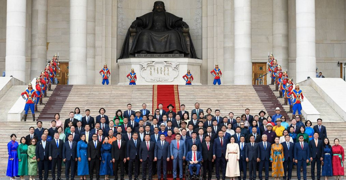 Түүхэн парламентын 126 гишүүдийн Хөрөнгө орлогын мэдүүлгийг танилцуулж байна · Dorgio.mn