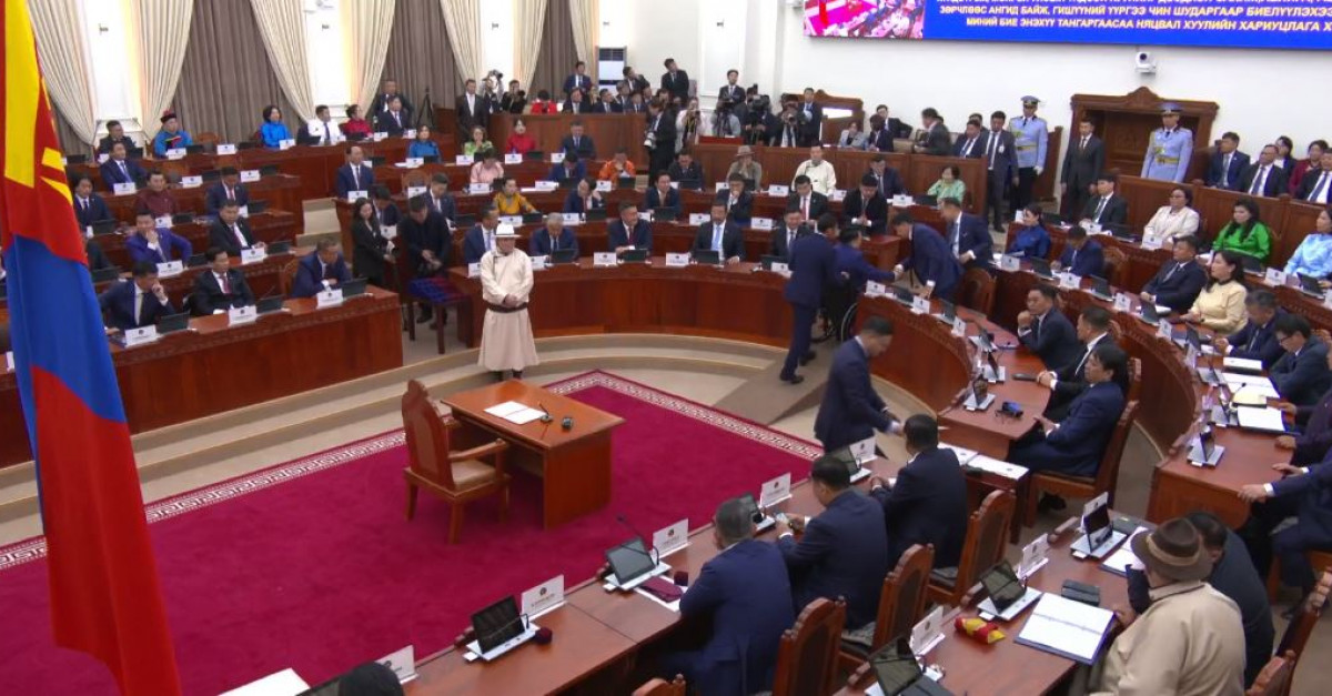 УИХ-ын 126 гишүүн тангаргаа өргөж байна · Dorgio.mn