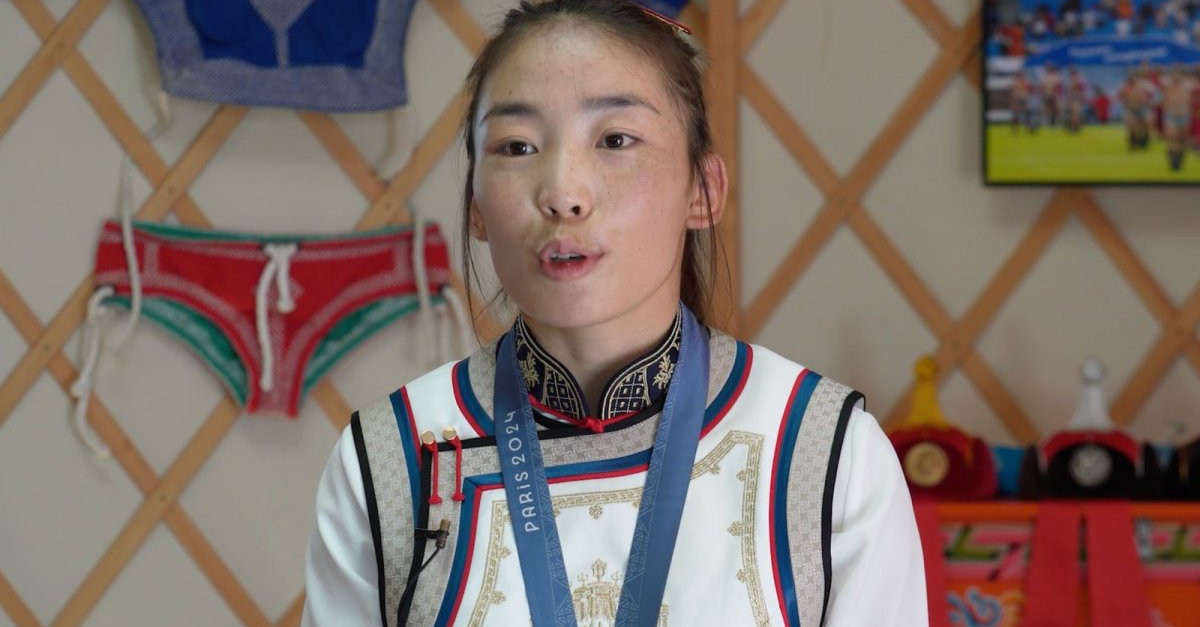 Б.Баасанхүү: Унасан ч, давсан ч "Миний охин мундаг байсан шүү" гэж дэм өгдөг аав ээждээ ...