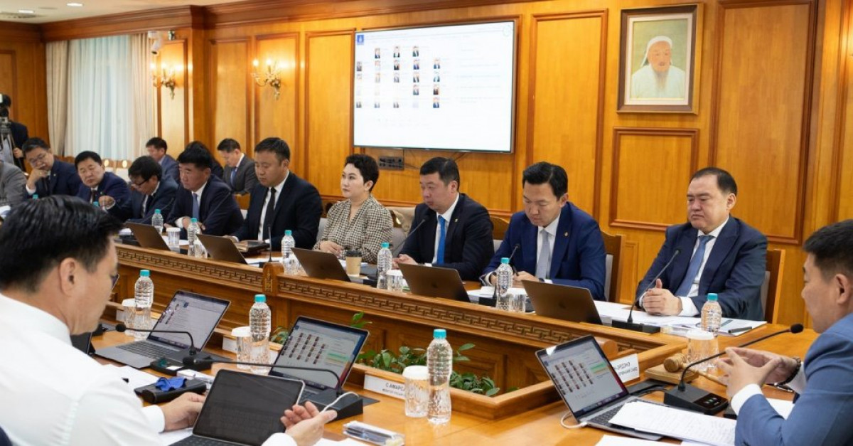 Газрын тос боловсруулах үйлдвэр барих төслийг эрчимжүүлэхийг даалгав · Dorgio.mn