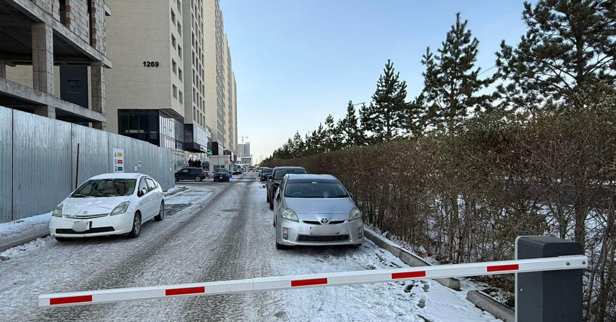 СӨХ газрын зөвшөөрөлгүйгээр нийтийн эзэмшлийн зам талбайг хашаалж, хаалт тавих эрхгүй · Dorgio.mn