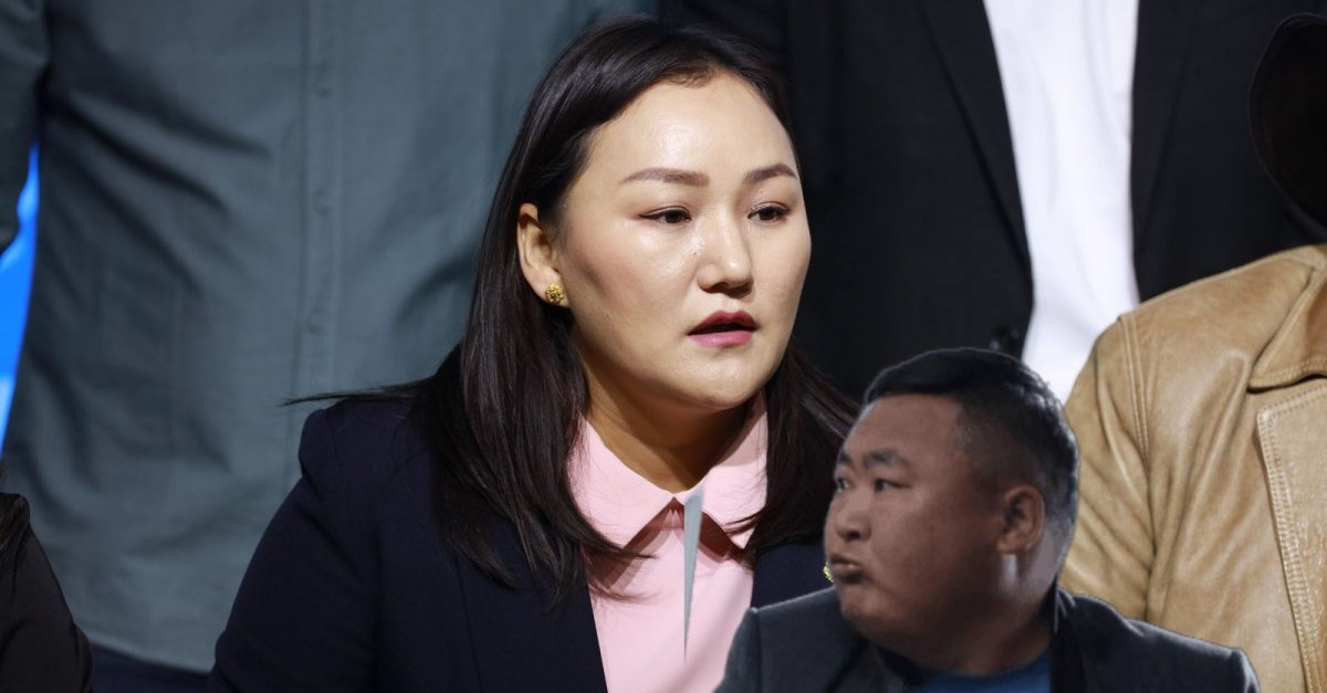 Ч.Ундрахтуул: Зодсон нь Төрийн ордонд, зодуулсан нь шоронд ордог нийгэм бий боллоо · Dorgio.mn