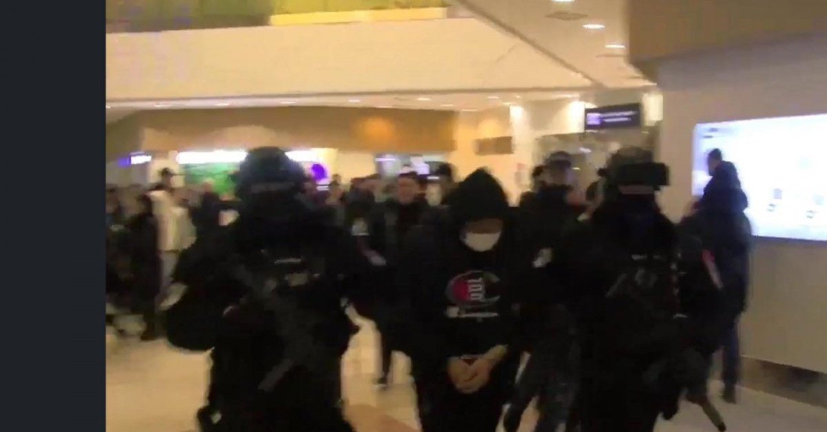 Хууль бус мөрийтэй тоглоом зохион байгуулсан Э-г Тайландад орогнож байхад нь БАРИВЧИЛСАН · Dorgio.mn