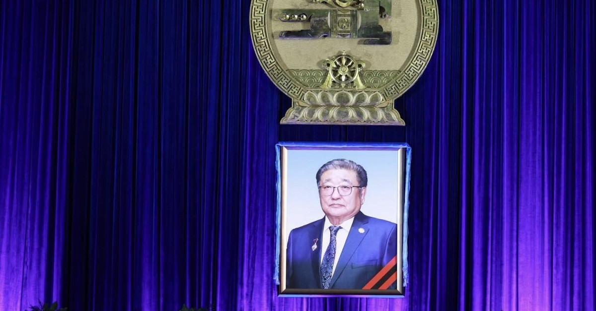 Д.Баярхүү: П.Очирбатын шилжилтийн гадаад бодлого · Dorgio.mn