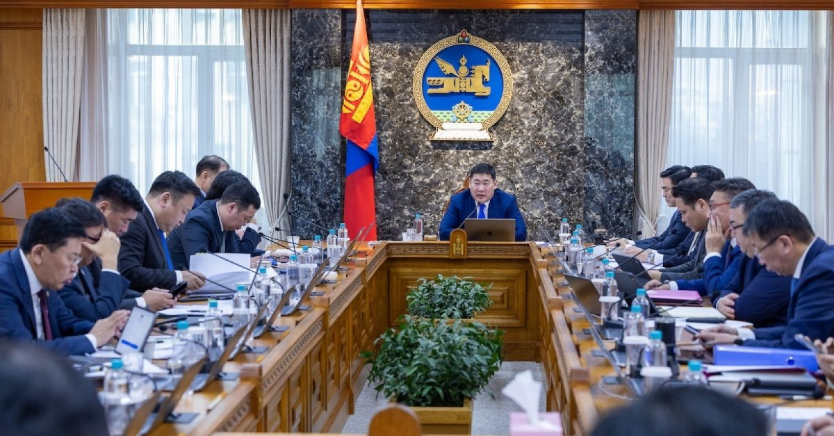 Л.Оюун-Эрдэнэ: Бид "Зоригтойгоор өөрчлөх үү, хувьсгал хийх үү" гэдэг хоёр сонголттой туллаа ...