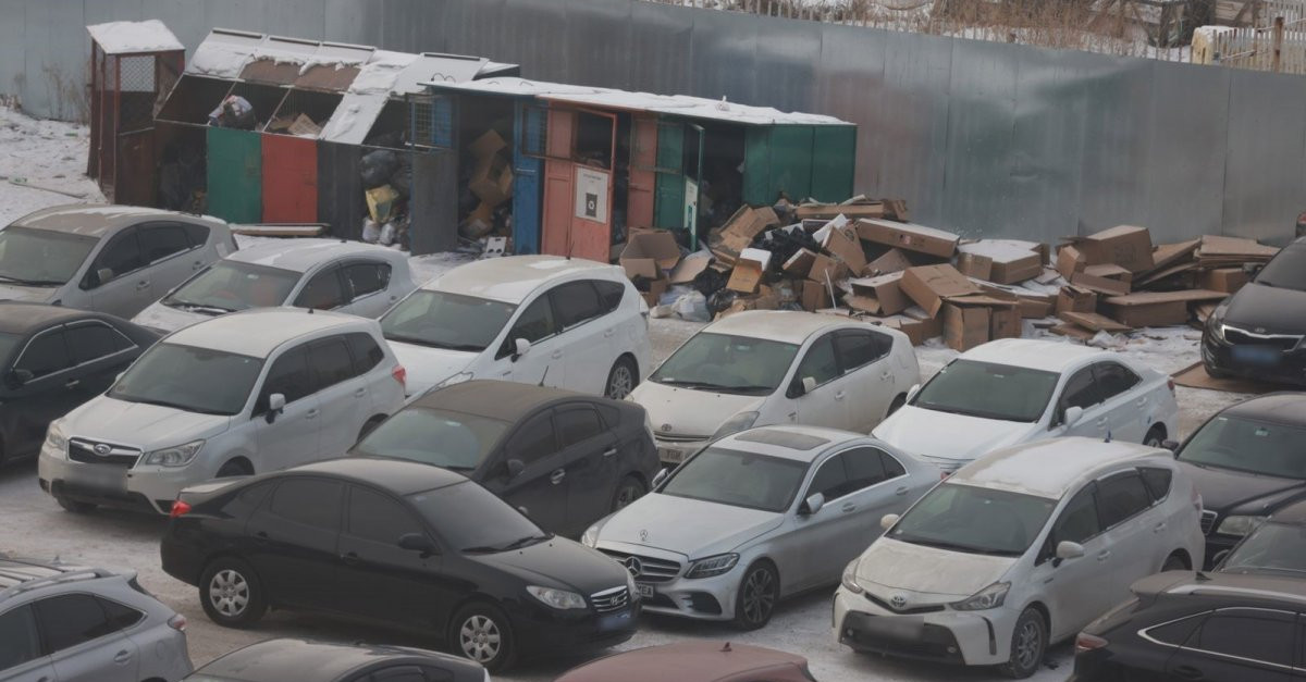 Нийслэлчүүд нийтээрээ 18:00-21:00 цагийн хооронд хогоо гаргаж хаяж байх захирамж гаргажээ ...