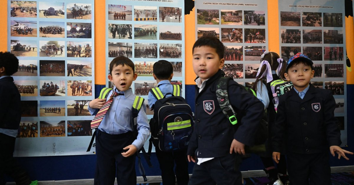 НЕБ-ын 34 дүгээр сургуулийн сурагчид “Бид эх орны ирээдүй” хөтөлбөрт хамрагдлаа · Dorgio.mn