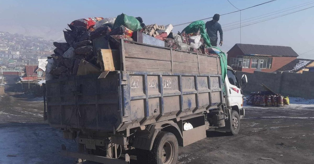 Хоёр өдөрт нийслэлийн 4060.5 тонн хог хаягдлыг цэвэрлэжээ · Dorgio.mn