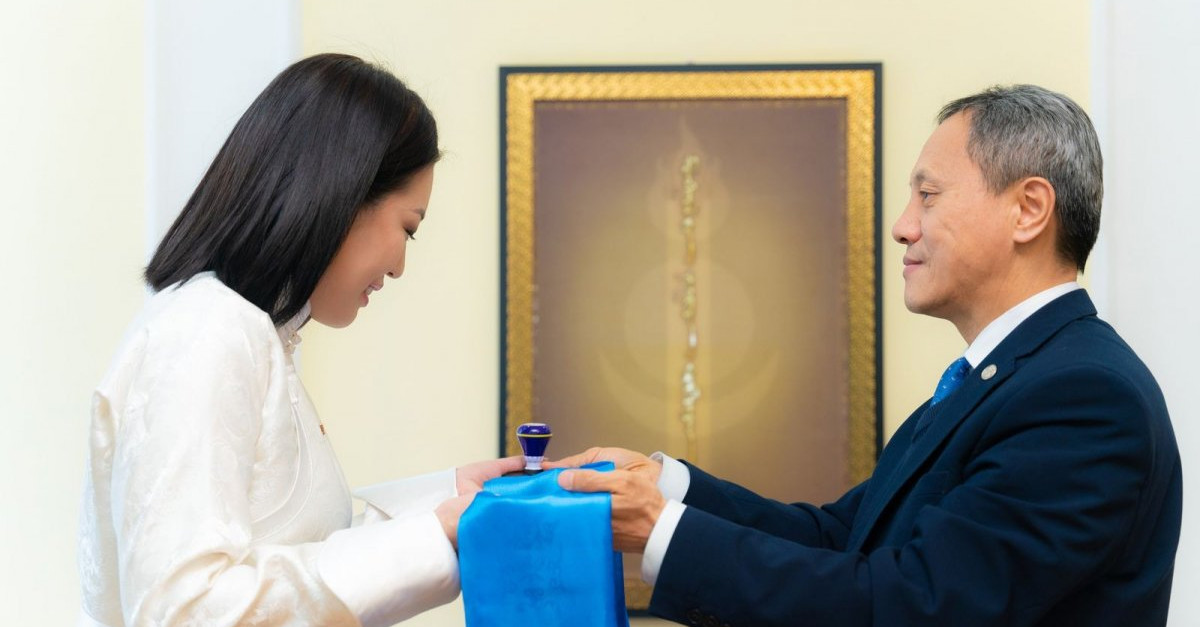 НИТХ ын төлөөлөгч Ү Оюунзул Гэрлэх ёслолын ордны захирлаар томилогдлоо · Dorgio Mn